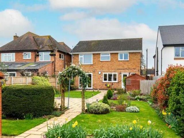 4 Bedroom Detached House For Sale In Wellesbourne