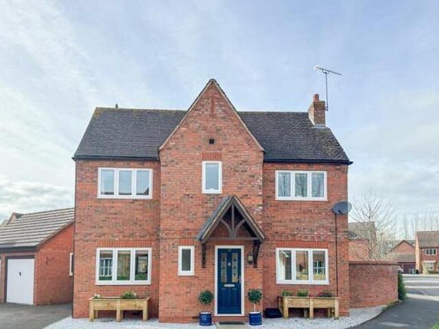 4 Bedroom Detached House For Sale In Wellesbourne