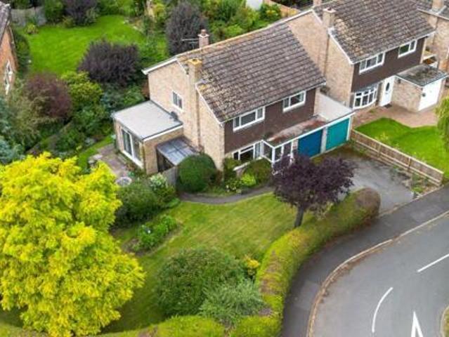 4 Bedroom Detached House For Sale In Wellesbourne