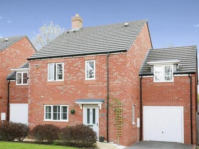 4 Bedroom Detached House For Sale In Wellesbourne