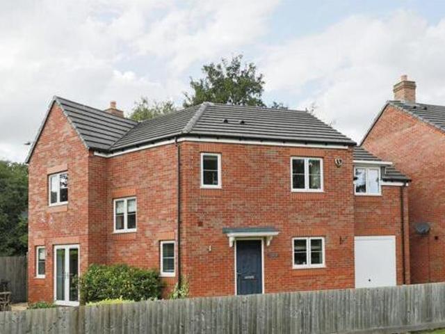 4 Bedroom Detached House For Sale In Wellesbourne