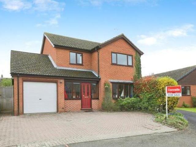 4 Bedroom Detached House For Sale In Wellesbourne