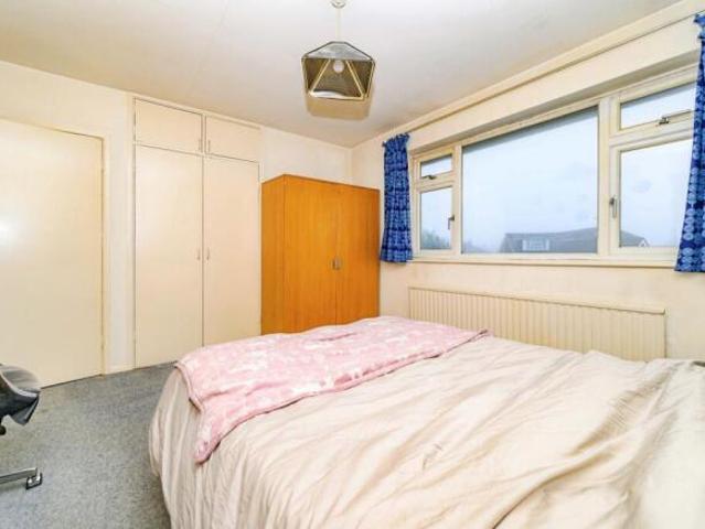 4 bedroom detached house for sale in Wellgate Road, Luton, Bedfordshire, LU4