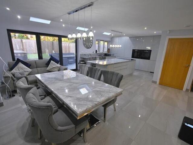 4 bedroom detached house for sale in Wellingley Road, Doncaster, DN4