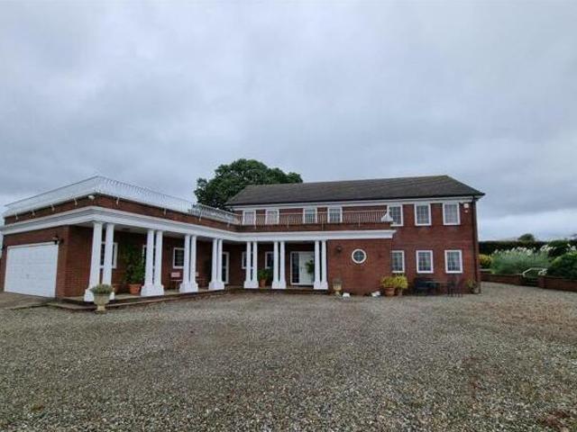 4 Bedroom Detached House For Sale In Welshpool
