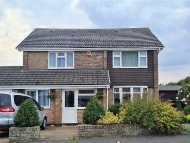 4 bedroom detached house for sale in Wenton Close Cottesmore LE15