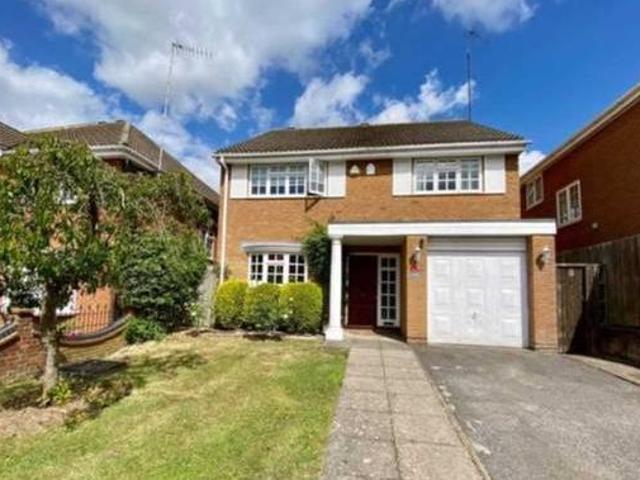 4 bedroom detached house for sale in Wentworth Avenue Elstree WD6
