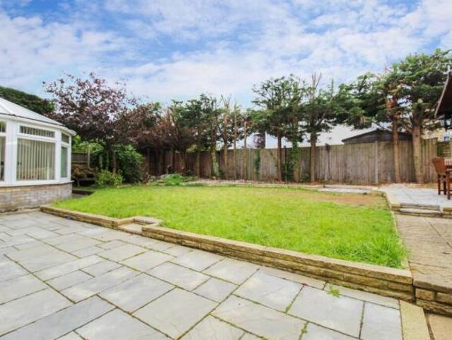 4 bedroom detached house for sale in Wentworth Drive, Bedford, MK41
