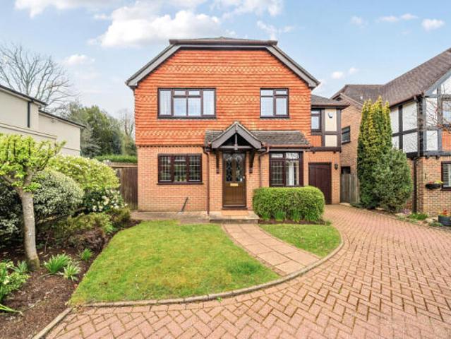 4 bedroom detached house for sale in West Common Road, Hayes, Kent, BR2