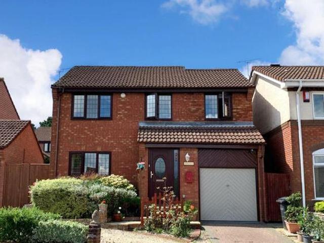 4 Bedroom Detached House For Sale In West End, Southampton