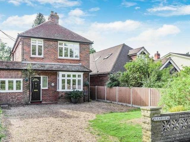 4 bedroom detached house for sale in West End Surrey GU24 GU24
