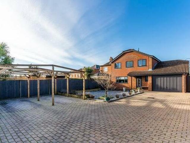 4 bedroom detached house for sale in West End Road Southampton Hampshire SO31