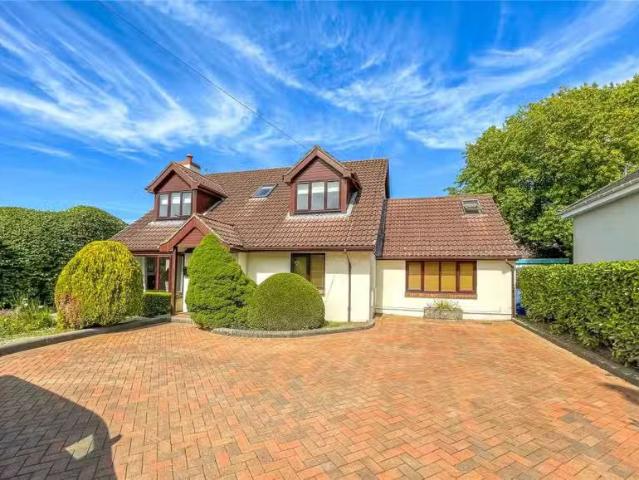 4 bedroom detached house for sale in West Road, Bransgore, Chr.