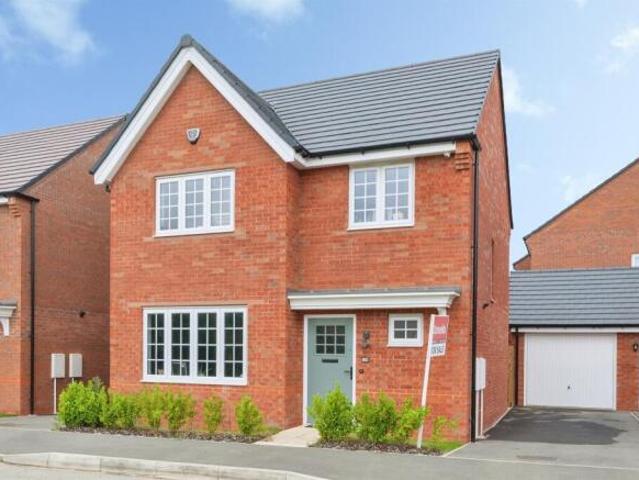 4 bedroom detached house for sale in Weston Rise, Oadby, Leicester, LE2
