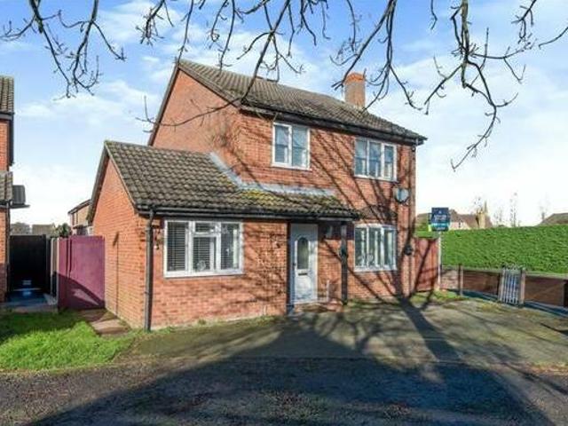 4 bedroom detached house for sale in Westerman Close Sawtry Huntingdon PE28