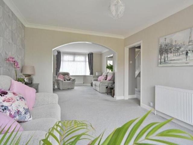 4 bedroom detached house for sale in Westfield Avenue, Watford, WD24