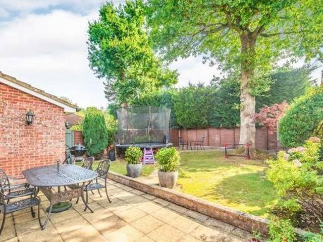 4 bedroom detached house for sale in Westway Copthorne RH10
