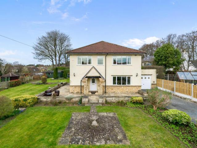 4 bedroom detached house for sale in Wharfe Grove, Wetherby, West Yorkshire, LS22