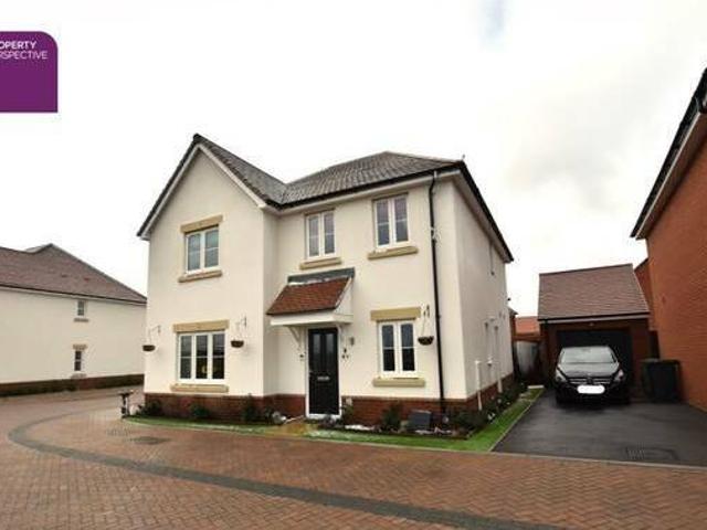 4 bedroom detached house for sale in Wheatfield Road Houghton Conquest Bedford MK45