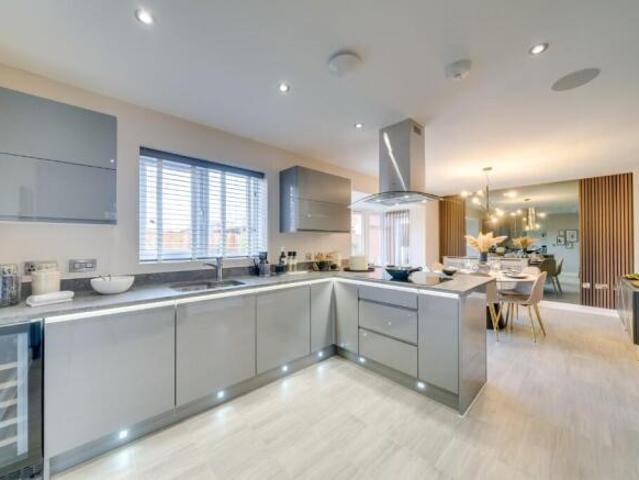 4 bedroom detached house for sale in Wheatley Hall Road, Doncaster, DN2 4FH, DN2