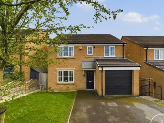 4 Bedroom Detached House For Sale In Whinmoor