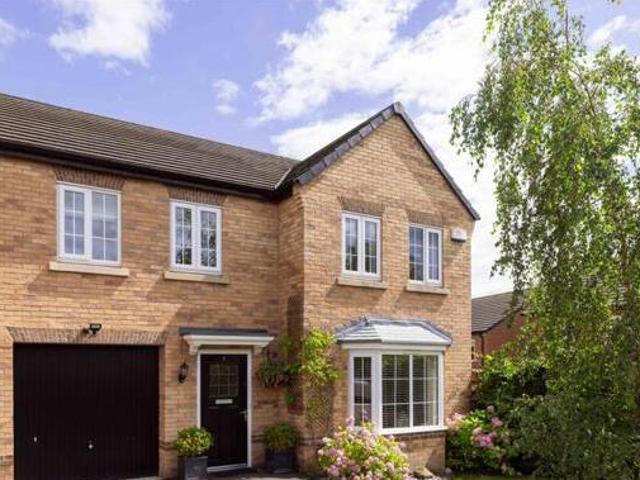 4 Bedroom Detached House For Sale In Whinmoor