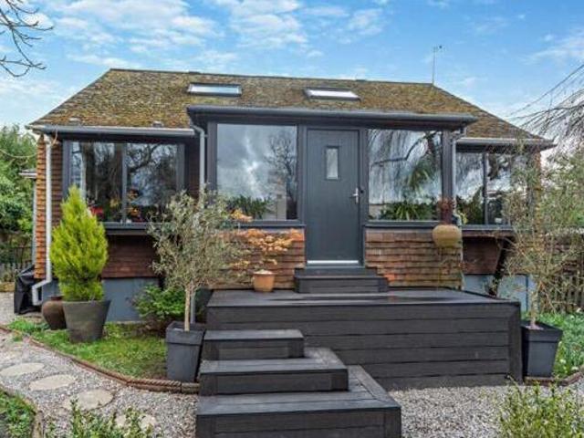 4 Bedroom Detached House For Sale In Whitchurch On Thames