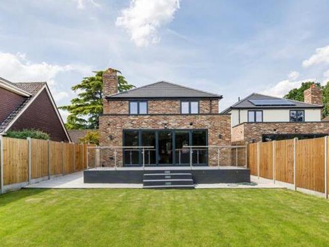 4 Bedroom Detached House For Sale In White Waltham