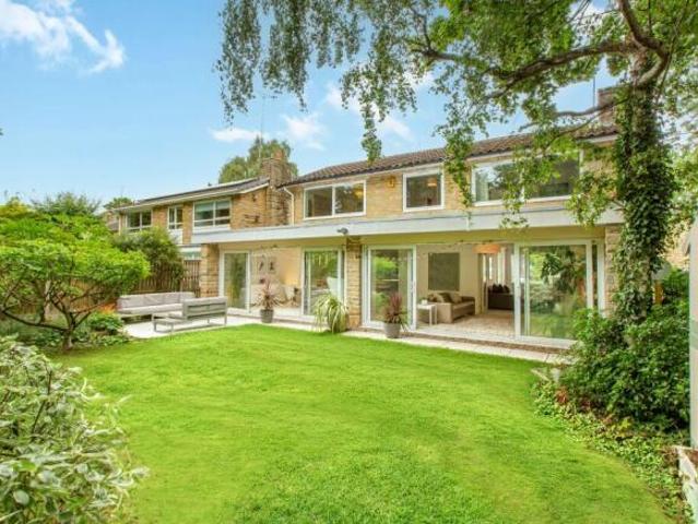 4 bedroom detached house for sale in Whitechapel Close, Oakwood, LS8