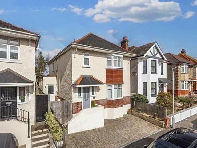 4 Bedroom Detached House For Sale In Whitecliff