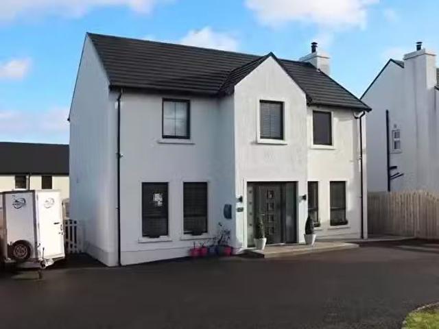 4 Bedroom Detached House For Sale In Whitehall View, Ballycast.