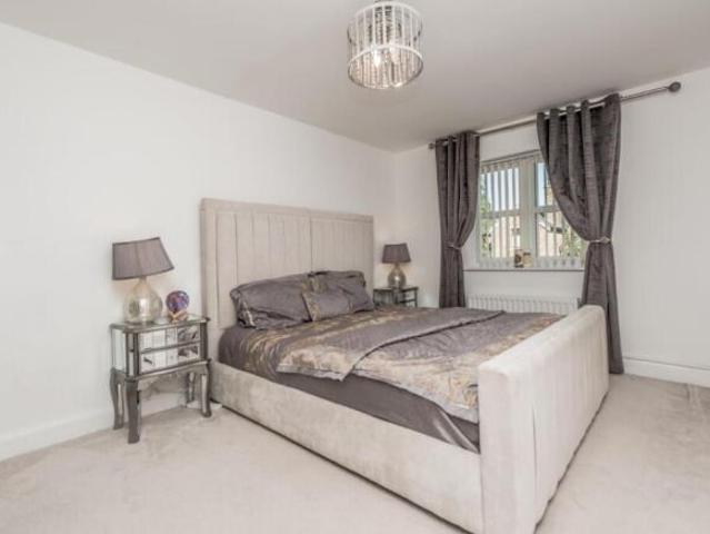 4 bedroom detached house for sale in Whitehead Close, Laisterdyke, Bradford, West Yorkshire, BD4