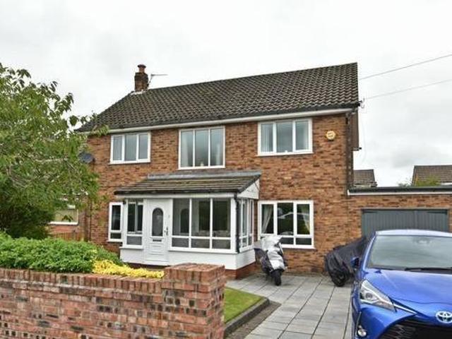 4 bedroom detached house for sale in Whiterails Drive Ormskirk L39