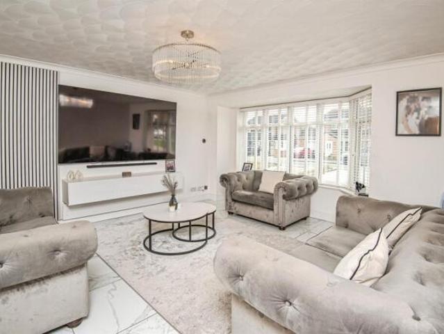 4 bedroom detached house for sale in Whitton Close, Bessecarr, Doncaster, DN4