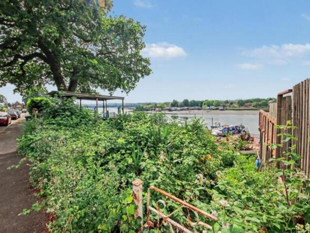 4 bedroom detached house for sale in Whitworth Crescent, Southampton, SO18