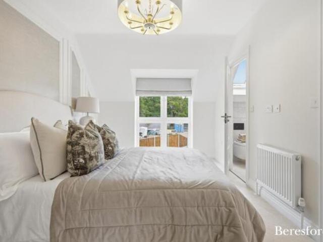 4 bedroom detached house for sale in Wigley Bush Lane, South Weald, CM14
