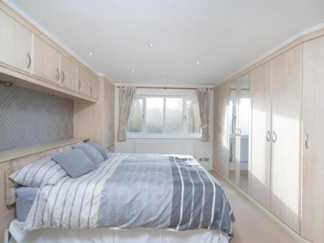 4 bedroom detached house for sale in Wike Ridge Avenue, Alwoodley, LS17