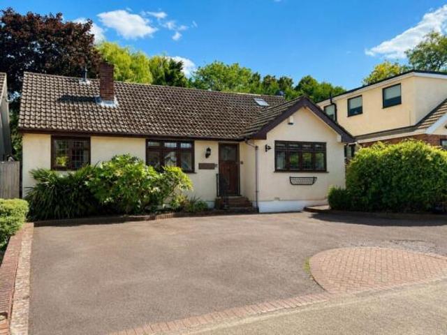 4 bedroom detached house for sale in Willow Close, Doddinghurst, CM15