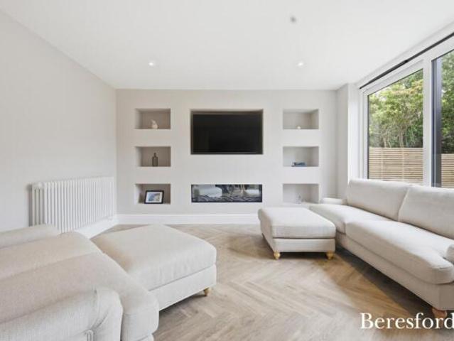 4 bedroom detached house for sale in Willow Close, Hutton, CM13