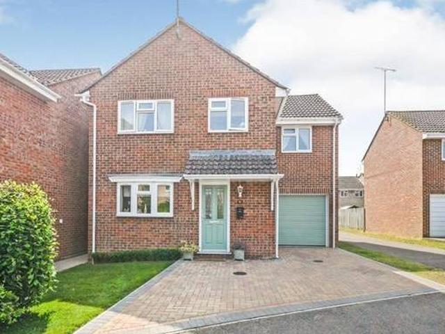 4 bedroom detached house for sale in Willow Drive Durrington Salisbury SP4