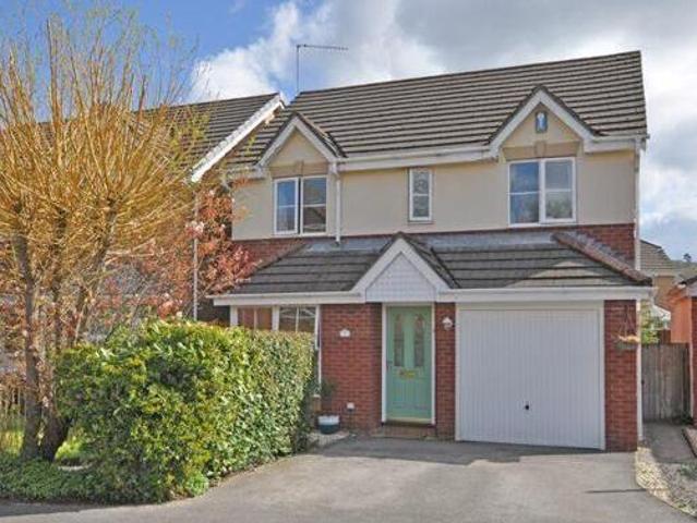 4 Bedroom Detached House For Sale In Willow Walk