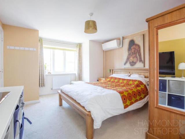 4 bedroom detached house for sale in Willowcroft Way, Cringleford, NR4