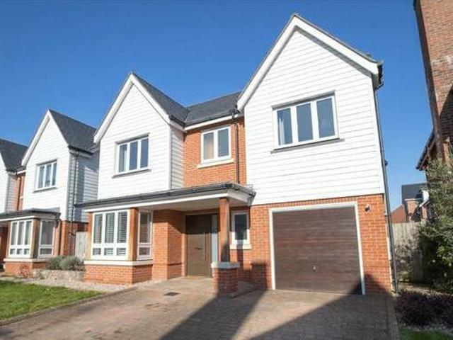 4 bedroom detached house for sale in Willowbourne Edenbrook Fleet Hampshire GU51