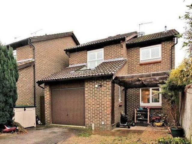4 bedroom detached house for sale in Willowmead Close Woking GU21