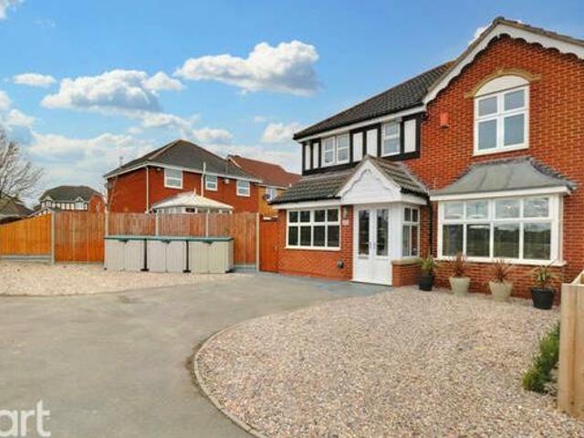 4 bedroom detached house for sale in Wilson Close Leicester LE3