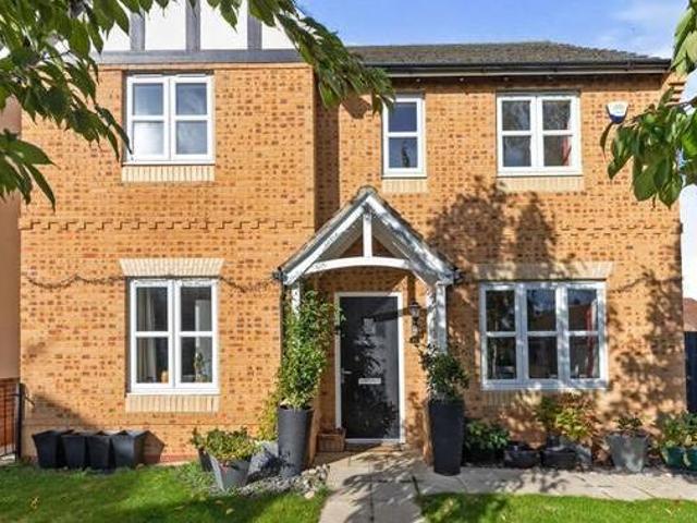 4 bedroom detached house for sale in Wilson Close Shillington Hitchin SG5