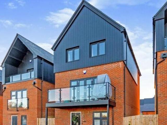 4 Bedroom Detached House For Sale In Winchester