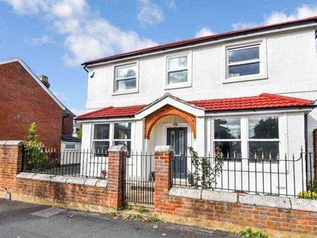 4 bedroom detached house for sale in Winchester Road Romsey SO51
