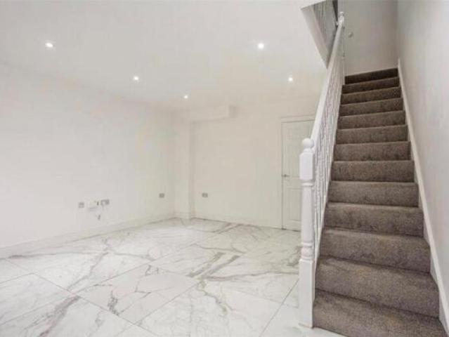 4 bedroom detached house for sale in Wingate Road, Luton, LU4