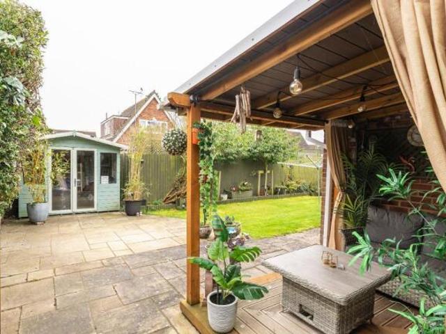 4 bedroom detached house for sale in Windmill Hill Drive, Bletchley, Buckinghamshire, MK3 7RJ, MK3